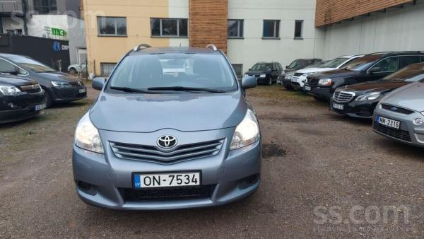 Pelēks Toyota Verso 2012 Daugavpils, ar dzinēja tilpumu 1.60 L un nobraukumu 0 tūkst. km par 5500 €, foto 3 vietnē AUTOMOTO.COM.LV