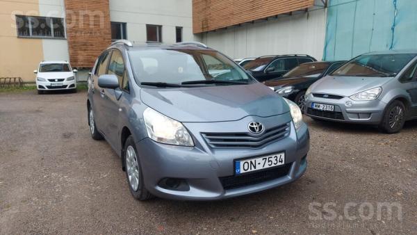 Pelēks Toyota Verso 2012 Daugavpils, ar dzinēja tilpumu 1.60 L un nobraukumu 0 tūkst. km par 5500 €, foto 4 vietnē AUTOMOTO.COM.LV