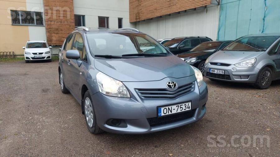 Pelēks Toyota Verso 2012 Daugavpils, ar dzinēja tilpumu 1.60 L un nobraukumu 0 tūkst. km par 5500 €, foto 4 vietnē AUTOMOTO.COM.LV