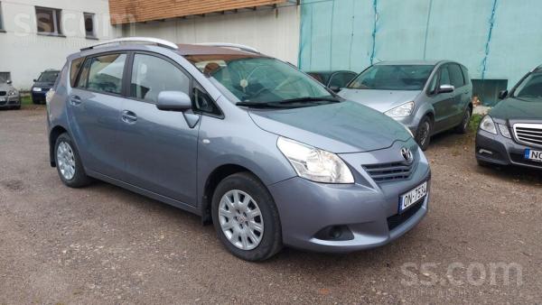 Pelēks Toyota Verso 2012 Daugavpils, ar dzinēja tilpumu 1.60 L un nobraukumu 0 tūkst. km par 5500 €, foto 5 vietnē AUTOMOTO.COM.LV