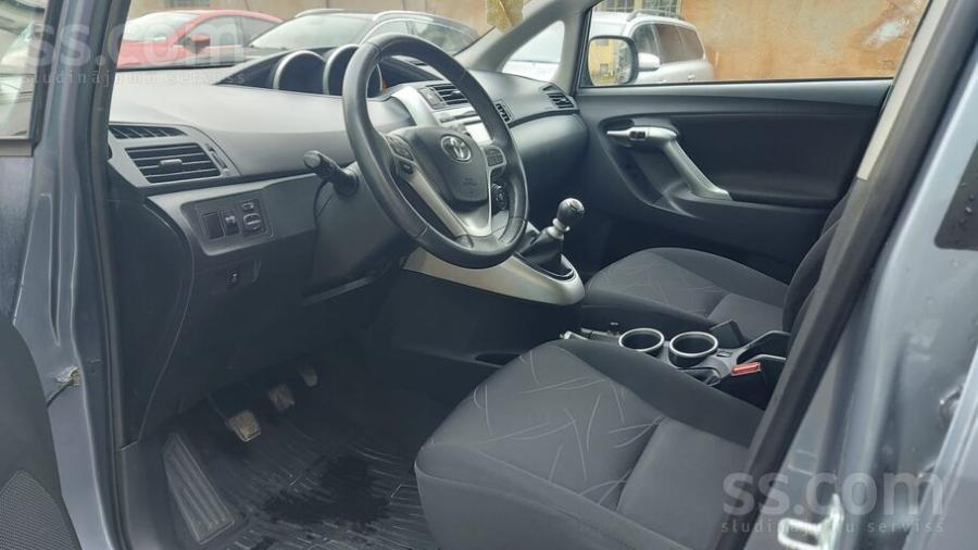 Pelēks Toyota Verso 2012 Daugavpils, ar dzinēja tilpumu 1.60 L un nobraukumu 0 tūkst. km par 5500 €, foto 12 vietnē AUTOMOTO.COM.LV