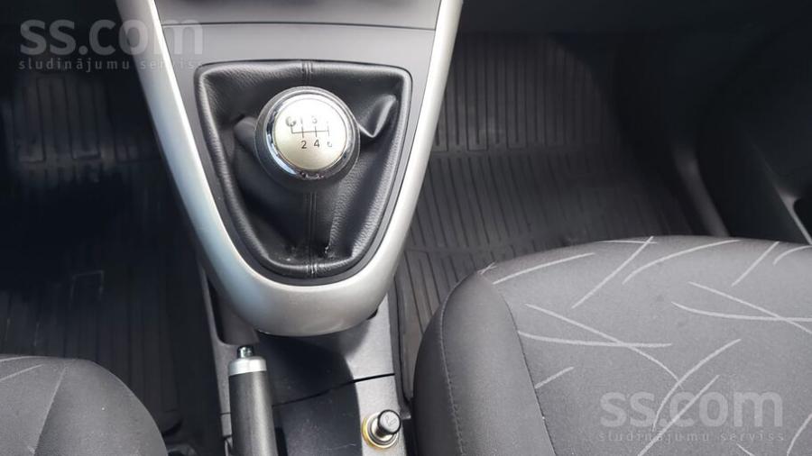 Pelēks Toyota Verso 2012 Daugavpils, ar dzinēja tilpumu 1.60 L un nobraukumu 0 tūkst. km par 5500 €, foto 17 vietnē AUTOMOTO.COM.LV