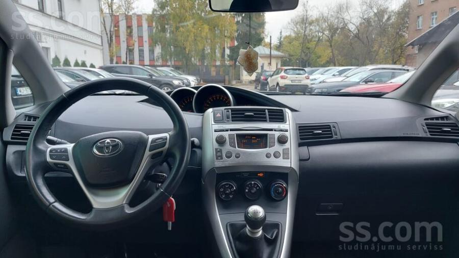 Pelēks Toyota Verso 2012 Daugavpils, ar dzinēja tilpumu 1.60 L un nobraukumu 0 tūkst. km par 5500 €, foto 20 vietnē AUTOMOTO.COM.LV