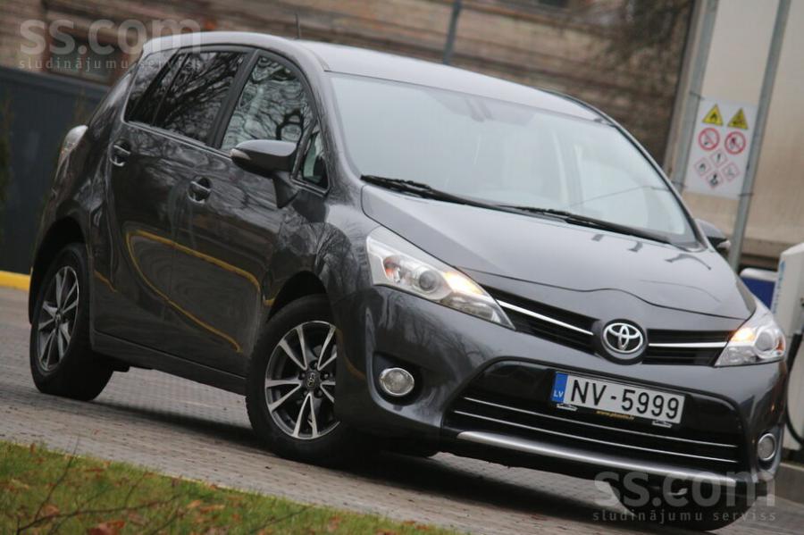 Grey Toyota Verso 2013 in Riga, with an engine capacity of 2.00 L and mileage of 0 thousand km for 5990 €, photo 3 on AUTOMOTO.COM.LV