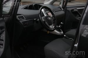 Grey Toyota Verso 2013 in Riga, with an engine capacity of 2.00 L and mileage of 0 thousand km for 5990 €, photo 7 on AUTOMOTO.COM.LV
