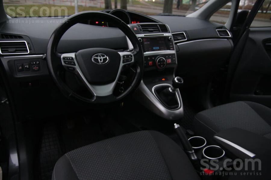 Grey Toyota Verso 2013 in Riga, with an engine capacity of 2.00 L and mileage of 0 thousand km for 5990 €, photo 9 on AUTOMOTO.COM.LV