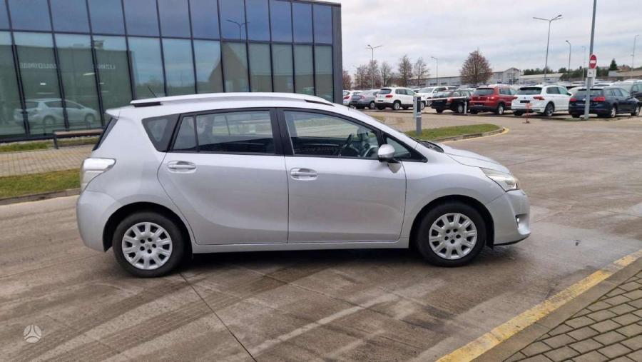Pelēks Toyota Verso 2013 Šauļi, ar dzinēja tilpumu 2.00 L un nobraukumu 190 tūkst. km par 6900 €, foto 8 vietnē AUTOMOTO.COM.LV