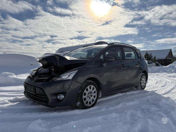 Pelēks Toyota Verso 2013 Radviliškis, ar dzinēja tilpumu 1.80 L un nobraukumu 236 tūkst. km par 5650 €, foto 1 vietnē AUTOMOTO.COM.LV