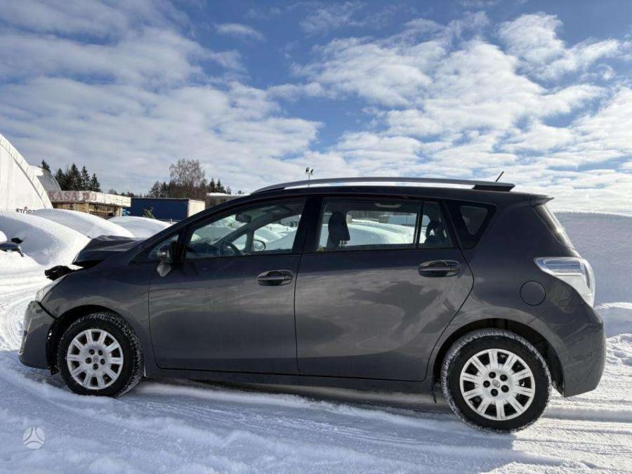Pelēks Toyota Verso 2013 Radviliškis, ar dzinēja tilpumu 1.80 L un nobraukumu 236 tūkst. km par 5650 €, foto 7 vietnē AUTOMOTO.COM.LV