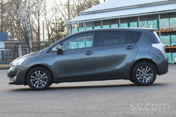 Grey Toyota Verso 2013 in Riga, with an engine capacity of 2.00 L and mileage of 0 thousand km for 5790 €, photo 5 on AUTOMOTO.COM.LV