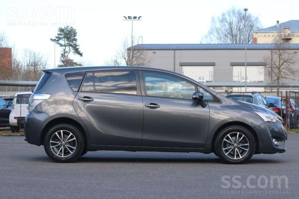 Grey Toyota Verso 2013 in Riga, with an engine capacity of 2.00 L and mileage of 0 thousand km for 5790 €, photo 6 on AUTOMOTO.COM.LV