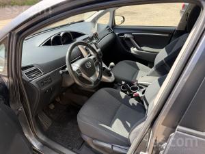 Grey Toyota Verso 2013 in Valmiera, with an engine capacity of 2.00 L and mileage of 124 thousand km for 5950 €, photo 7 on AUTOMOTO.COM.LV