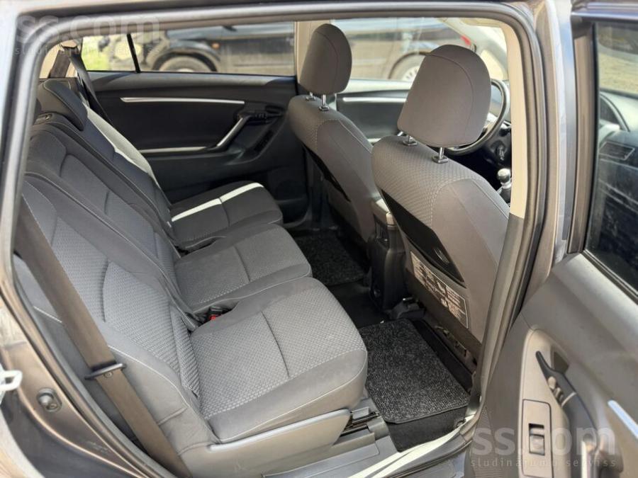 Grey Toyota Verso 2013 in Valmiera, with an engine capacity of 2.00 L and mileage of 124 thousand km for 5950 €, photo 9 on AUTOMOTO.COM.LV