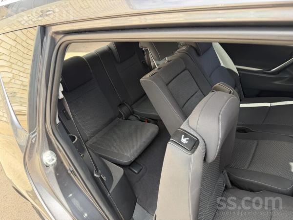 Grey Toyota Verso 2013 in Valmiera, with an engine capacity of 2.00 L and mileage of 124 thousand km for 5950 €, photo 9 on AUTOMOTO.COM.LV