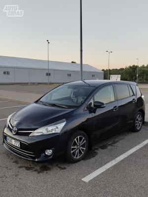 Pelēks Toyota Verso 2013 Viļņa, ar dzinēja tilpumu 2.00 L un nobraukumu 188 tūkst. km par 6400 €, foto 3 vietnē AUTOMOTO.COM.LV