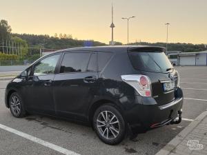 Pelēks Toyota Verso 2013 Viļņa, ar dzinēja tilpumu 2.00 L un nobraukumu 188 tūkst. km par 6400 €, foto 5 vietnē AUTOMOTO.COM.LV