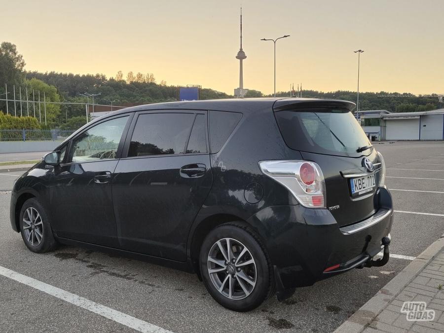Pelēks Toyota Verso 2013 Viļņa, ar dzinēja tilpumu 2.00 L un nobraukumu 188 tūkst. km par 6400 €, foto 5 vietnē AUTOMOTO.COM.LV