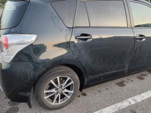 Pelēks Toyota Verso 2013 Viļņa, ar dzinēja tilpumu 2.00 L un nobraukumu 188 tūkst. km par 6400 €, foto 9 vietnē AUTOMOTO.COM.LV