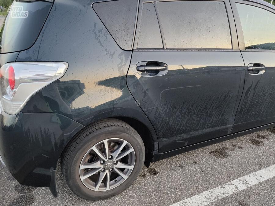 Pelēks Toyota Verso 2013 Viļņa, ar dzinēja tilpumu 2.00 L un nobraukumu 188 tūkst. km par 6400 €, foto 9 vietnē AUTOMOTO.COM.LV