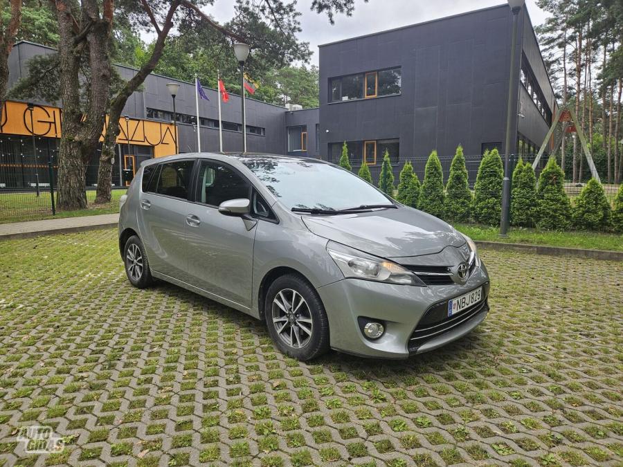 Pelēks Toyota Verso 2013 Kauņa, ar dzinēja tilpumu 2.00 L un nobraukumu 260 tūkst. km par 4950 €, foto 1 vietnē AUTOMOTO.COM.LV