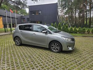 Pelēks Toyota Verso 2013 Kauņa, ar dzinēja tilpumu 2.00 L un nobraukumu 260 tūkst. km par 4950 €, foto 3 vietnē AUTOMOTO.COM.LV
