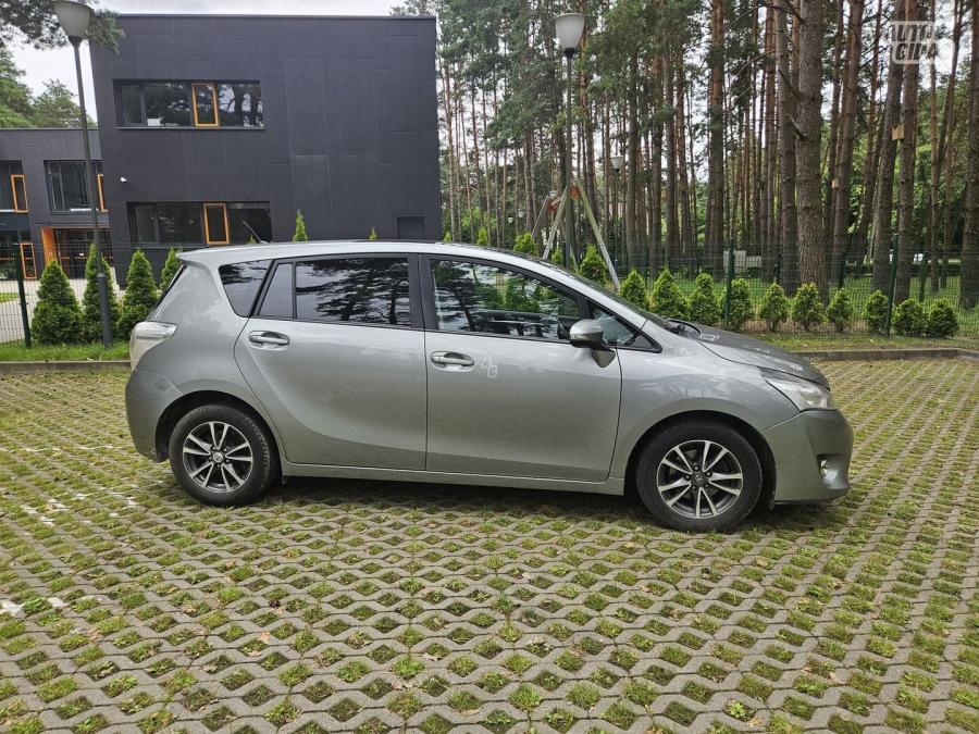 Pelēks Toyota Verso 2013 Kauņa, ar dzinēja tilpumu 2.00 L un nobraukumu 260 tūkst. km par 4950 €, foto 4 vietnē AUTOMOTO.COM.LV