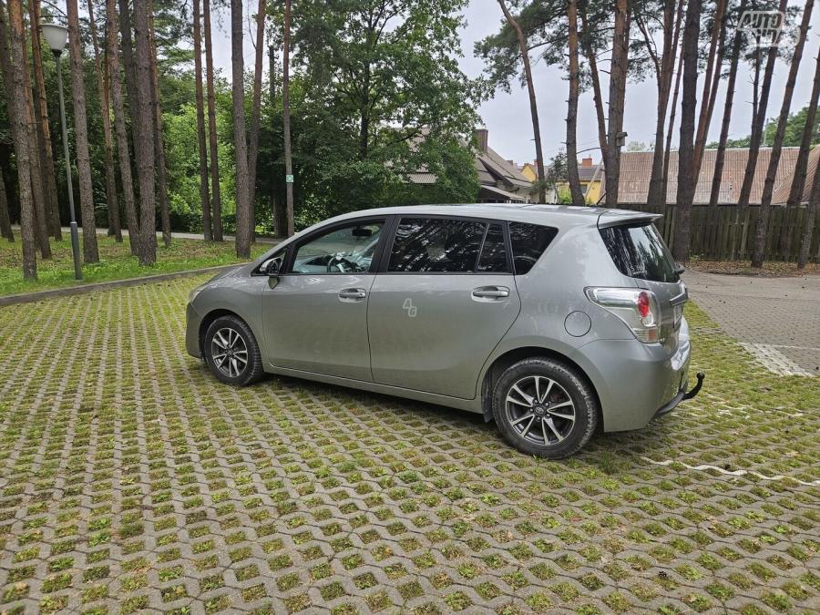 Pelēks Toyota Verso 2013 Kauņa, ar dzinēja tilpumu 2.00 L un nobraukumu 260 tūkst. km par 4950 €, foto 9 vietnē AUTOMOTO.COM.LV