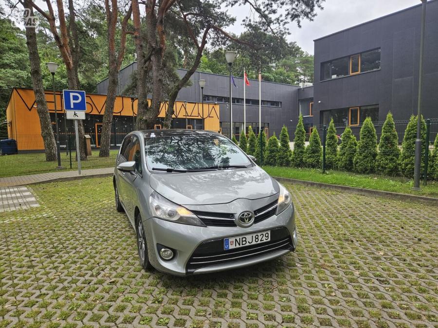 Pelēks Toyota Verso 2013 Kauņa, ar dzinēja tilpumu 2.00 L un nobraukumu 260 tūkst. km par 4950 €, foto 14 vietnē AUTOMOTO.COM.LV