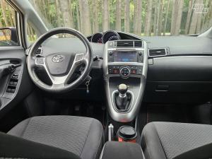 Pelēks Toyota Verso 2013 Kauņa, ar dzinēja tilpumu 2.00 L un nobraukumu 260 tūkst. km par 4950 €, foto 19 vietnē AUTOMOTO.COM.LV