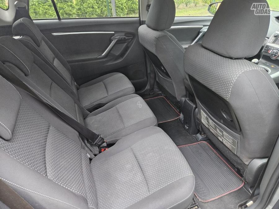 Pelēks Toyota Verso 2013 Kauņa, ar dzinēja tilpumu 2.00 L un nobraukumu 260 tūkst. km par 4950 €, foto 20 vietnē AUTOMOTO.COM.LV