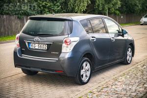 Grey Toyota Verso 2013 in Riga, with an engine capacity of 2.00 L and mileage of 123 thousand km for 5590 €, photo 5 on AUTOMOTO.COM.LV