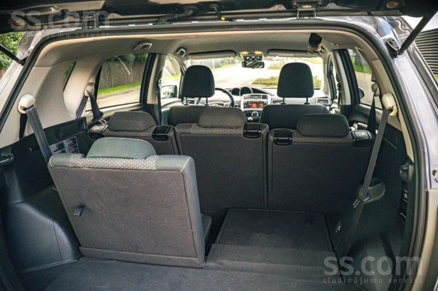 Grey Toyota Verso 2013 in Riga, with an engine capacity of 2.00 L and mileage of 123 thousand km for 5590 €, photo 8 on AUTOMOTO.COM.LV