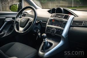 Grey Toyota Verso 2013 in Riga, with an engine capacity of 2.00 L and mileage of 123 thousand km for 5590 €, photo 10 on AUTOMOTO.COM.LV
