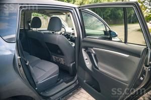 Grey Toyota Verso 2013 in Riga, with an engine capacity of 2.00 L and mileage of 123 thousand km for 5590 €, photo 11 on AUTOMOTO.COM.LV