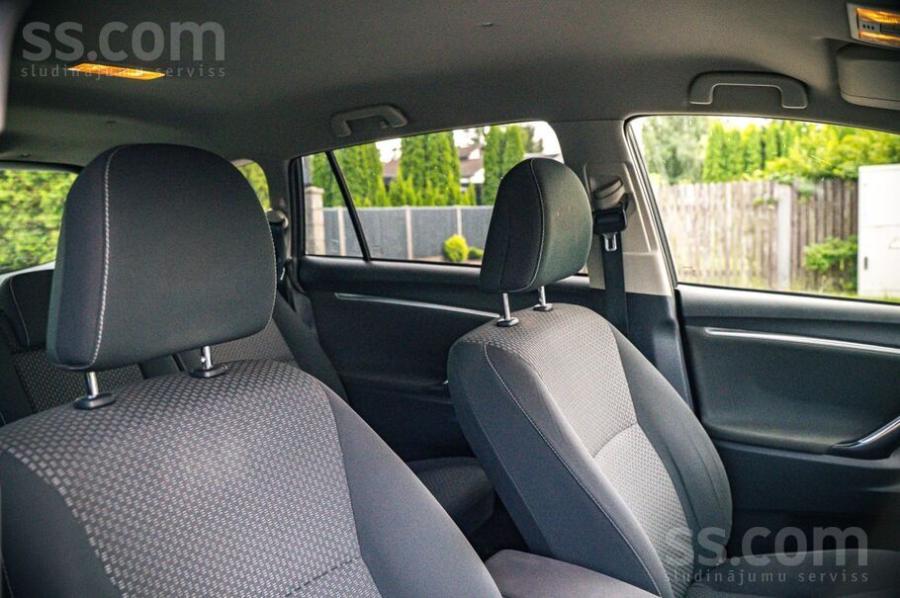 Grey Toyota Verso 2013 in Riga, with an engine capacity of 2.00 L and mileage of 123 thousand km for 5590 €, photo 13 on AUTOMOTO.COM.LV