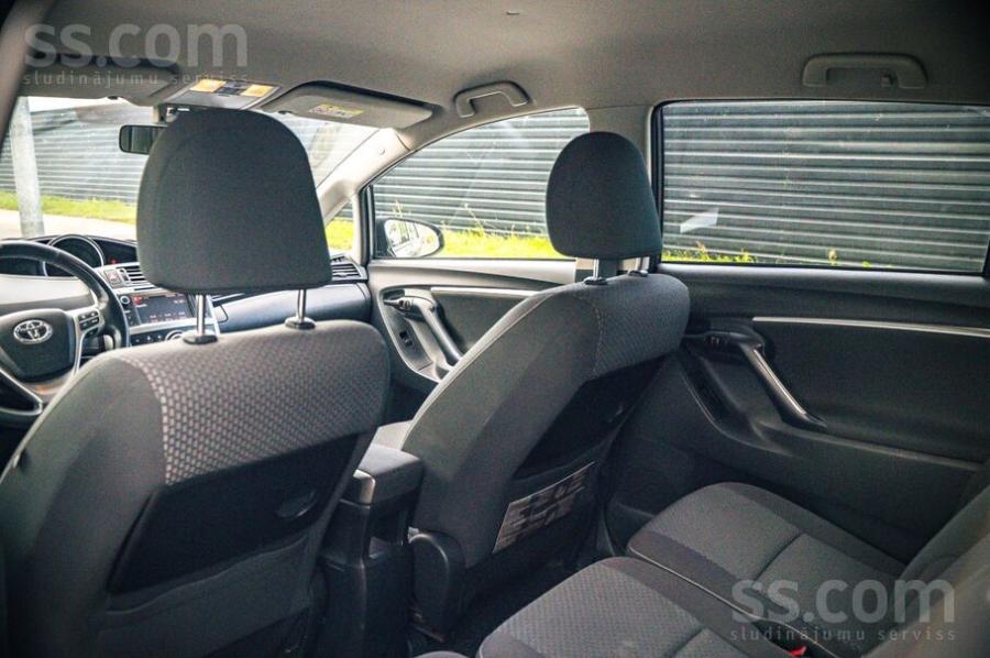 Grey Toyota Verso 2013 in Riga, with an engine capacity of 2.00 L and mileage of 123 thousand km for 5590 €, photo 15 on AUTOMOTO.COM.LV