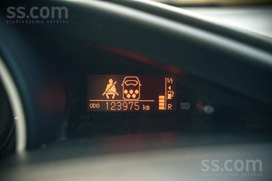 Grey Toyota Verso 2013 in Riga, with an engine capacity of 2.00 L and mileage of 123 thousand km for 5590 €, photo 18 on AUTOMOTO.COM.LV
