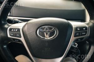 Grey Toyota Verso 2013 in Riga, with an engine capacity of 2.00 L and mileage of 123 thousand km for 5590 €, photo 21 on AUTOMOTO.COM.LV
