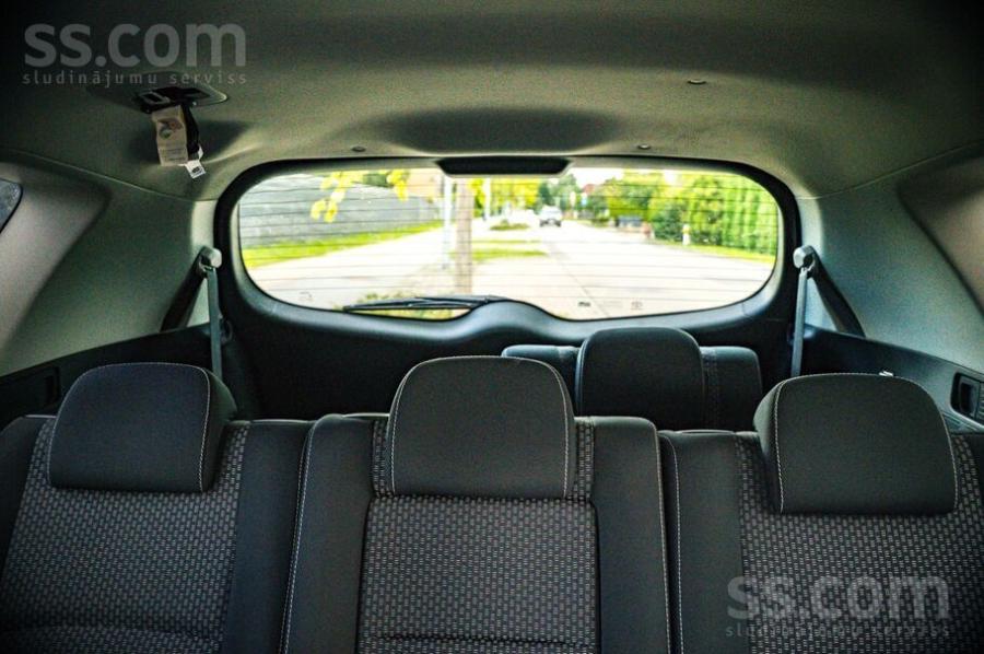 Grey Toyota Verso 2013 in Riga, with an engine capacity of 2.00 L and mileage of 123 thousand km for 5590 €, photo 23 on AUTOMOTO.COM.LV