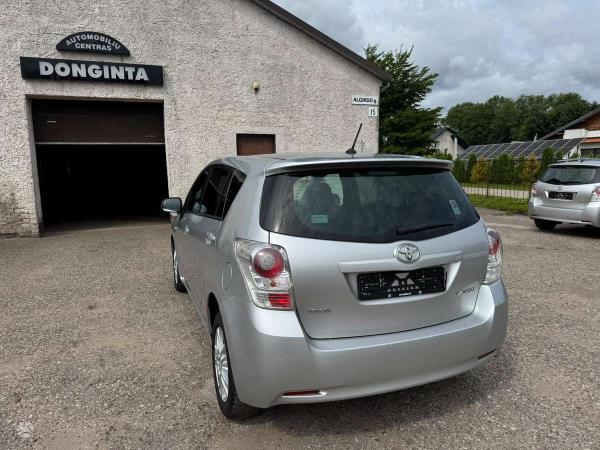 Pelēks Toyota Verso 2013 Jurbarkas, ar dzinēja tilpumu 2.00 L un nobraukumu 245 tūkst. km par 4950 €, foto 6 vietnē AUTOMOTO.COM.LV