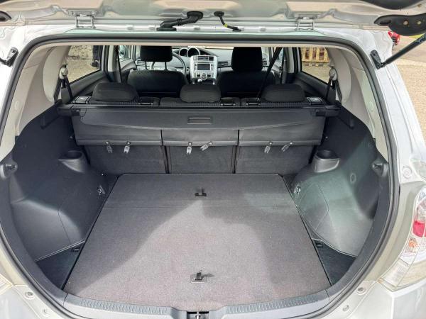 Pelēks Toyota Verso 2013 Jurbarkas, ar dzinēja tilpumu 2.00 L un nobraukumu 245 tūkst. km par 4950 €, foto 10 vietnē AUTOMOTO.COM.LV