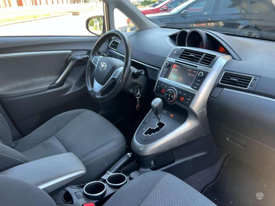Pelēks Toyota Verso 2013 Ukmergė, ar dzinēja tilpumu 1.80 L un nobraukumu 256 tūkst. km par 7550 €, foto 15 vietnē AUTOMOTO.COM.LV