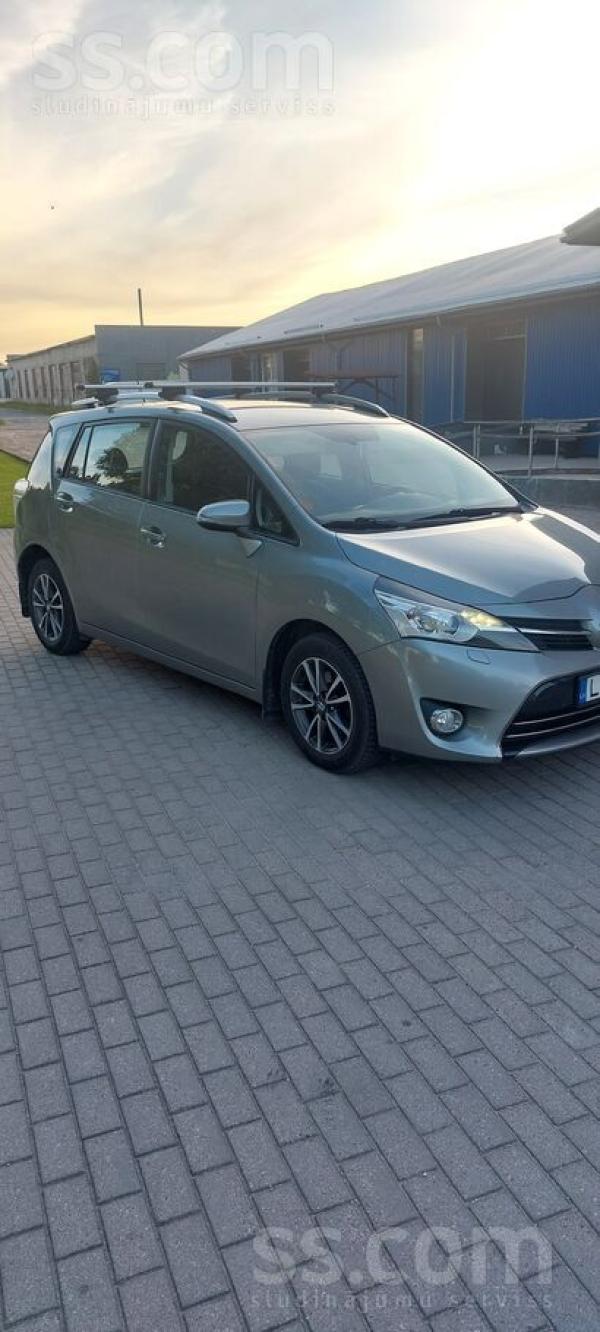 Pelēks Toyota Verso 2013 Kuldīga, ar dzinēja tilpumu 1.80 L un nobraukumu 232 tūkst. km par 5500 €, foto 2 vietnē AUTOMOTO.COM.LV