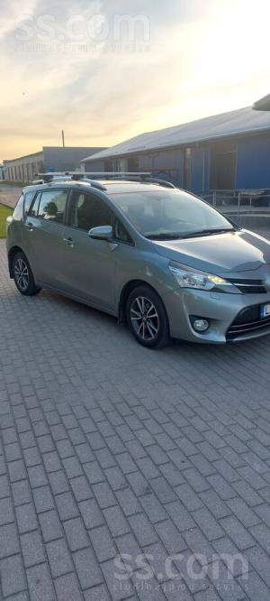 Pelēks Toyota Verso 2013 Kuldīga, ar dzinēja tilpumu 1.80 L un nobraukumu 232 tūkst. km par 5500 €, foto 3 vietnē AUTOMOTO.COM.LV