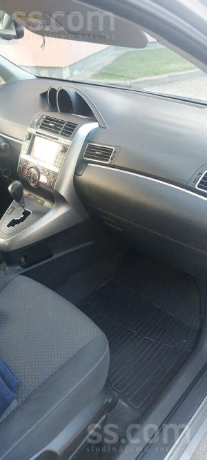 Pelēks Toyota Verso 2013 Kuldīga, ar dzinēja tilpumu 1.80 L un nobraukumu 232 tūkst. km par 5500 €, foto 6 vietnē AUTOMOTO.COM.LV