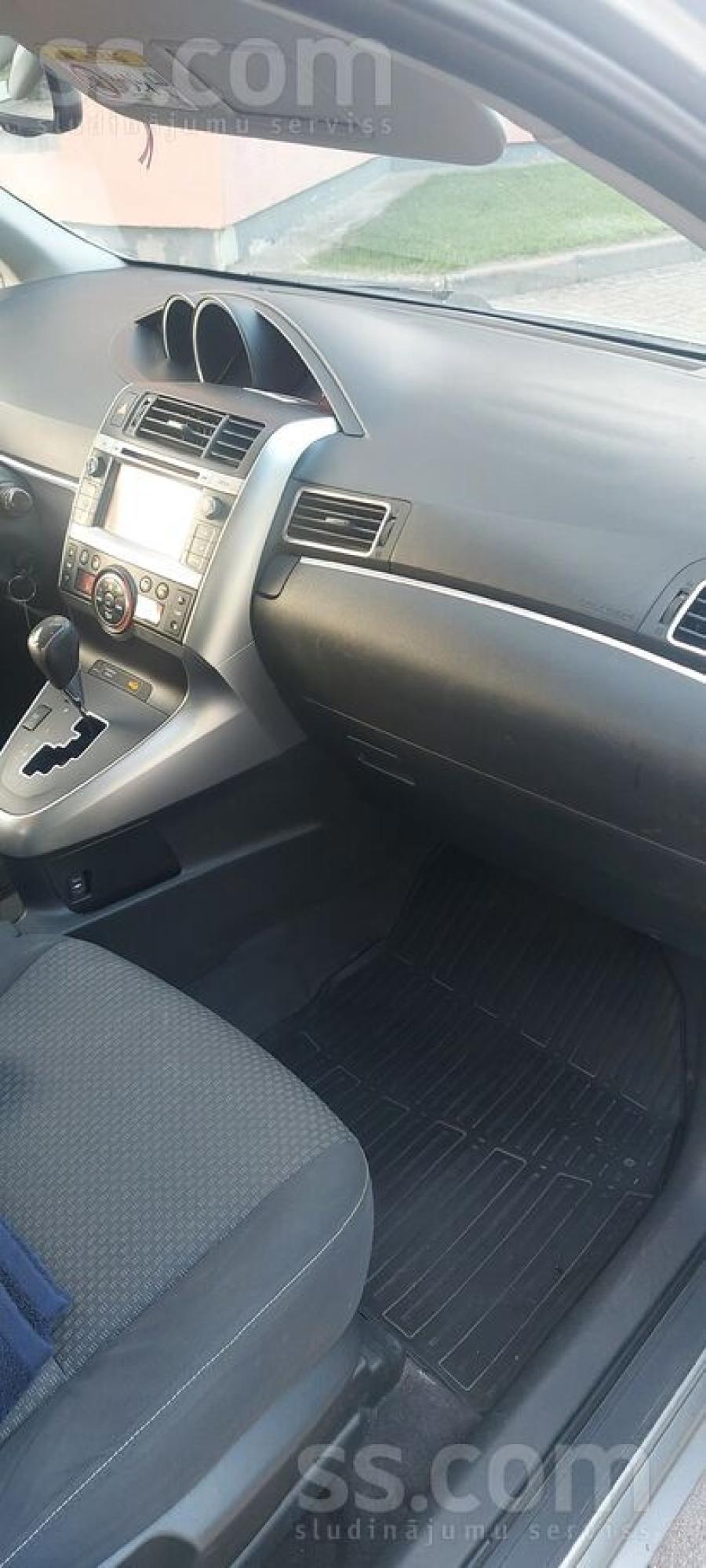 Pelēks Toyota Verso 2013 Kuldīga, ar dzinēja tilpumu 1.80 L un nobraukumu 232 tūkst. km par 5500 €, foto 6 vietnē AUTOMOTO.COM.LV