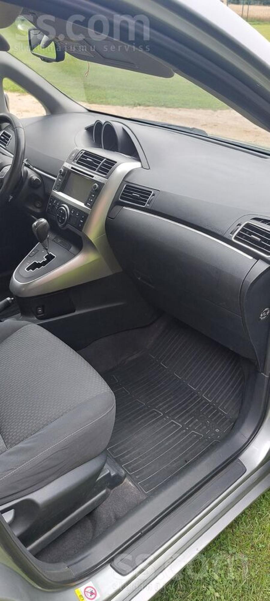 Pelēks Toyota Verso 2013 Kuldīga, ar dzinēja tilpumu 1.80 L un nobraukumu 232 tūkst. km par 5500 €, foto 9 vietnē AUTOMOTO.COM.LV
