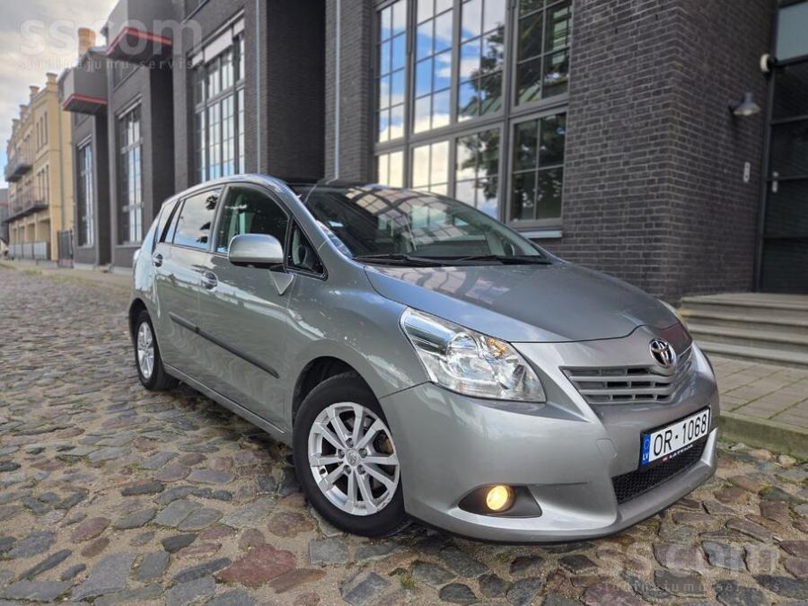 Grey Toyota Verso 2013 in Riga, with an engine capacity of 2.00 L and mileage of 205 thousand km for 5500 €, photo 1 on AUTOMOTO.COM.LV