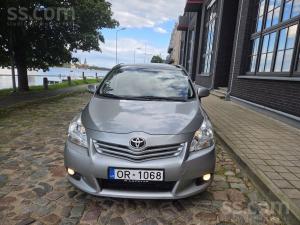 Grey Toyota Verso 2013 in Riga, with an engine capacity of 2.00 L and mileage of 205 thousand km for 5500 €, photo 3 on AUTOMOTO.COM.LV