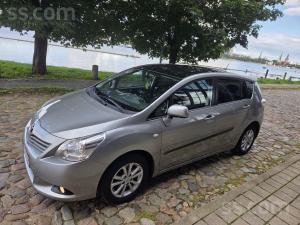 Grey Toyota Verso 2013 in Riga, with an engine capacity of 2.00 L and mileage of 205 thousand km for 5500 €, photo 6 on AUTOMOTO.COM.LV